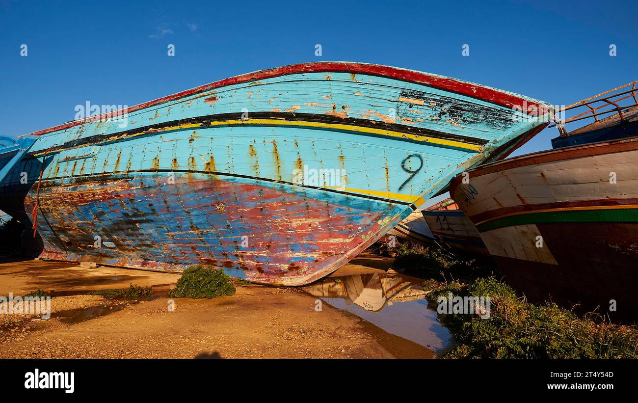 Super wide angle, boat from the side, refugee boats, Cimitero delle ...