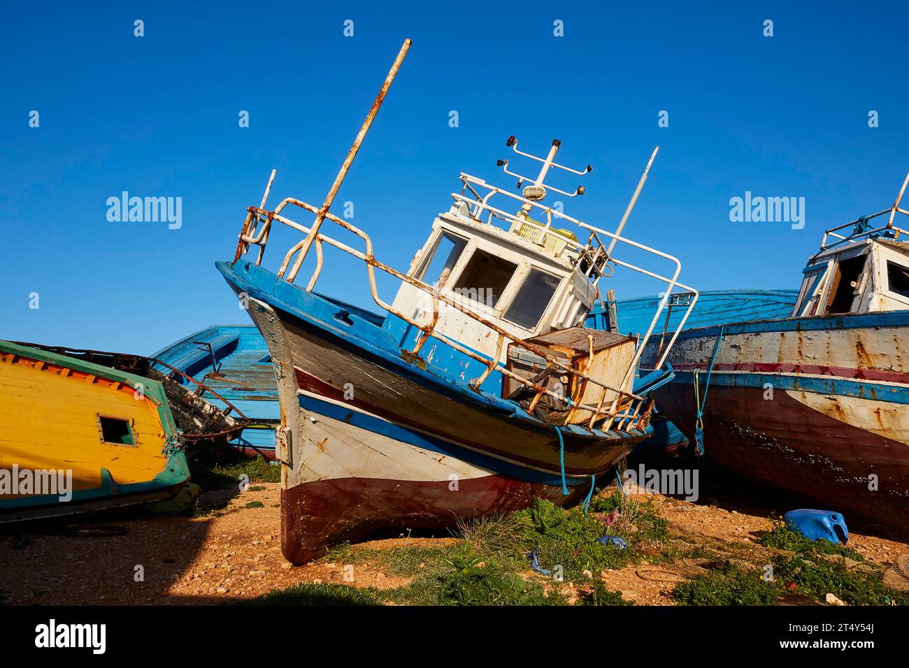 Larger cabin boat, diagonal view from the front, refugee boats ...