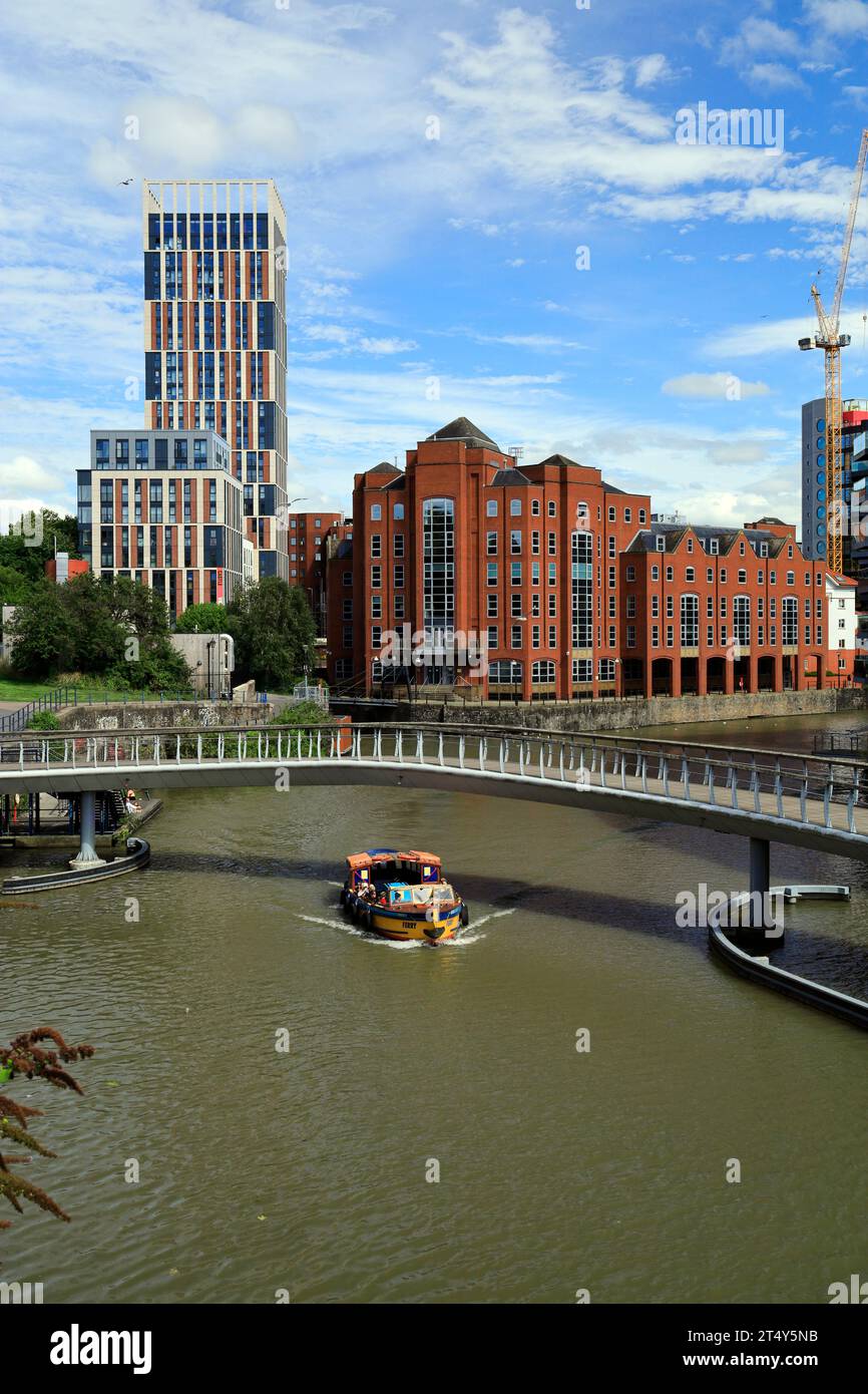 View of Castle Bridge and River avon looking upstream towards Temple ...