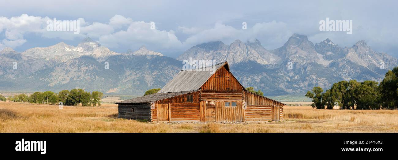 T. A. Moulton Barn in front of the Teton Range, Mormon Row Historic ...