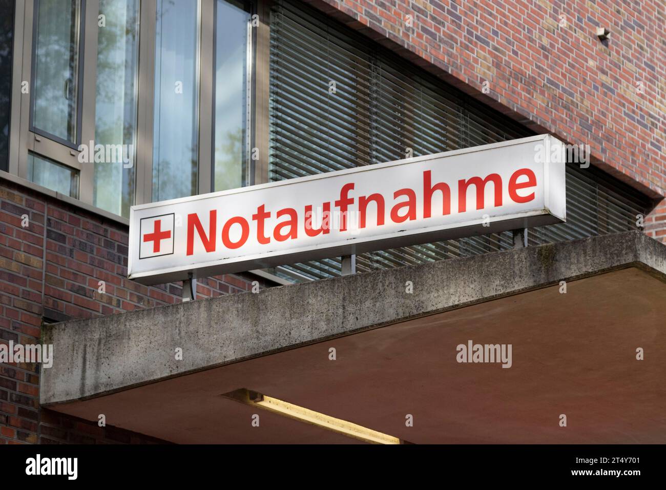 Symbolic image hospital, emergency call, emergency doctor, medical care ...