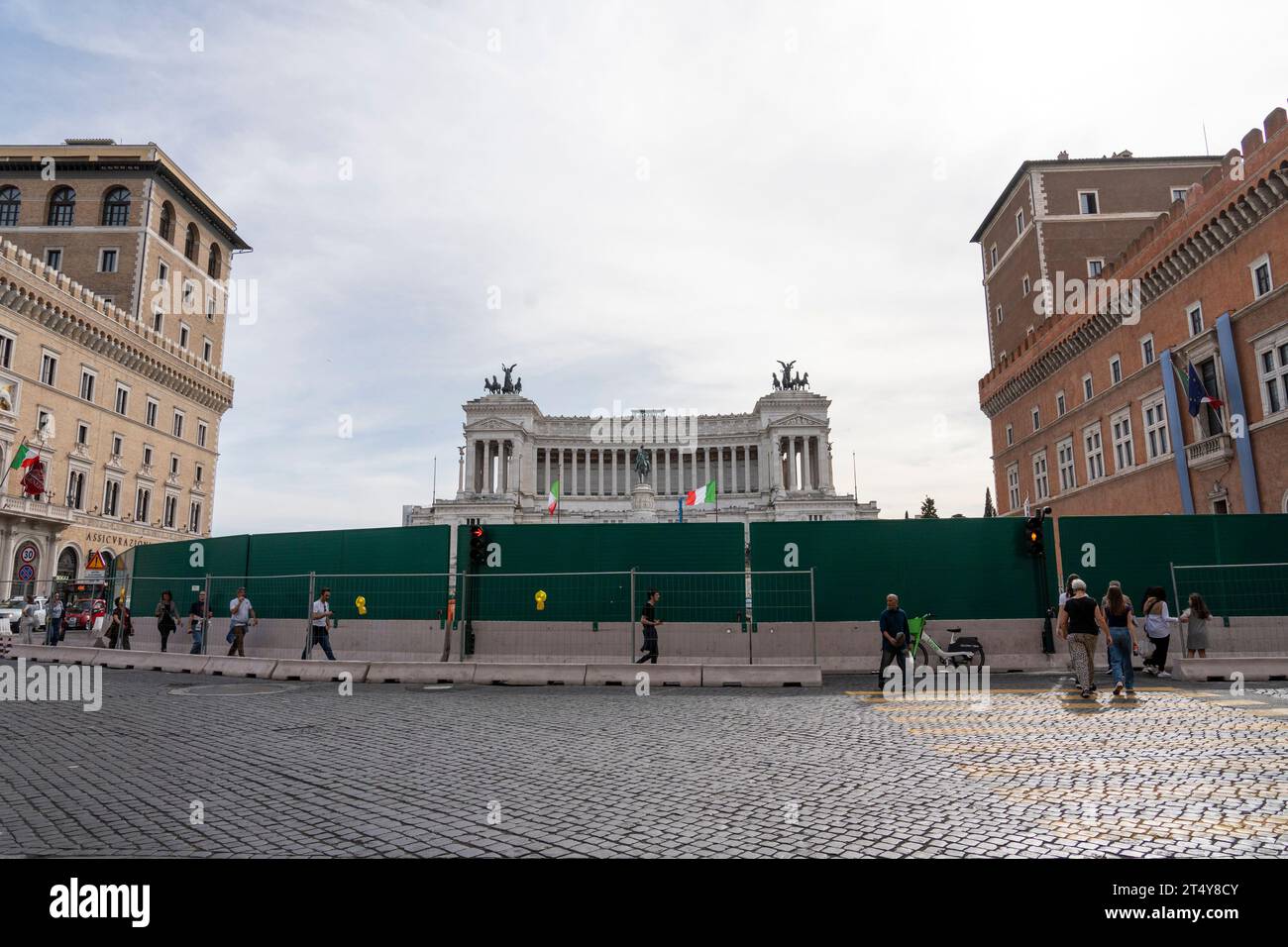 The new Metro C construction site which will occupy Piazza Venezia for ...