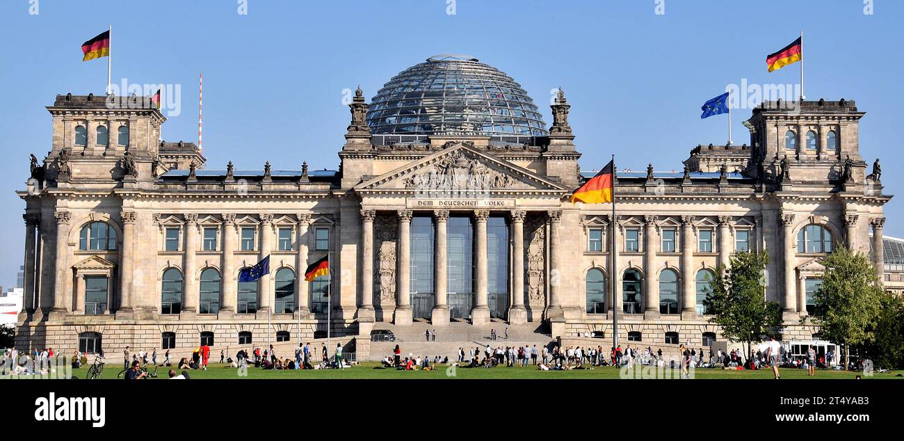 Berlin reichstag dome exterior hi-res stock photography and images - Alamy