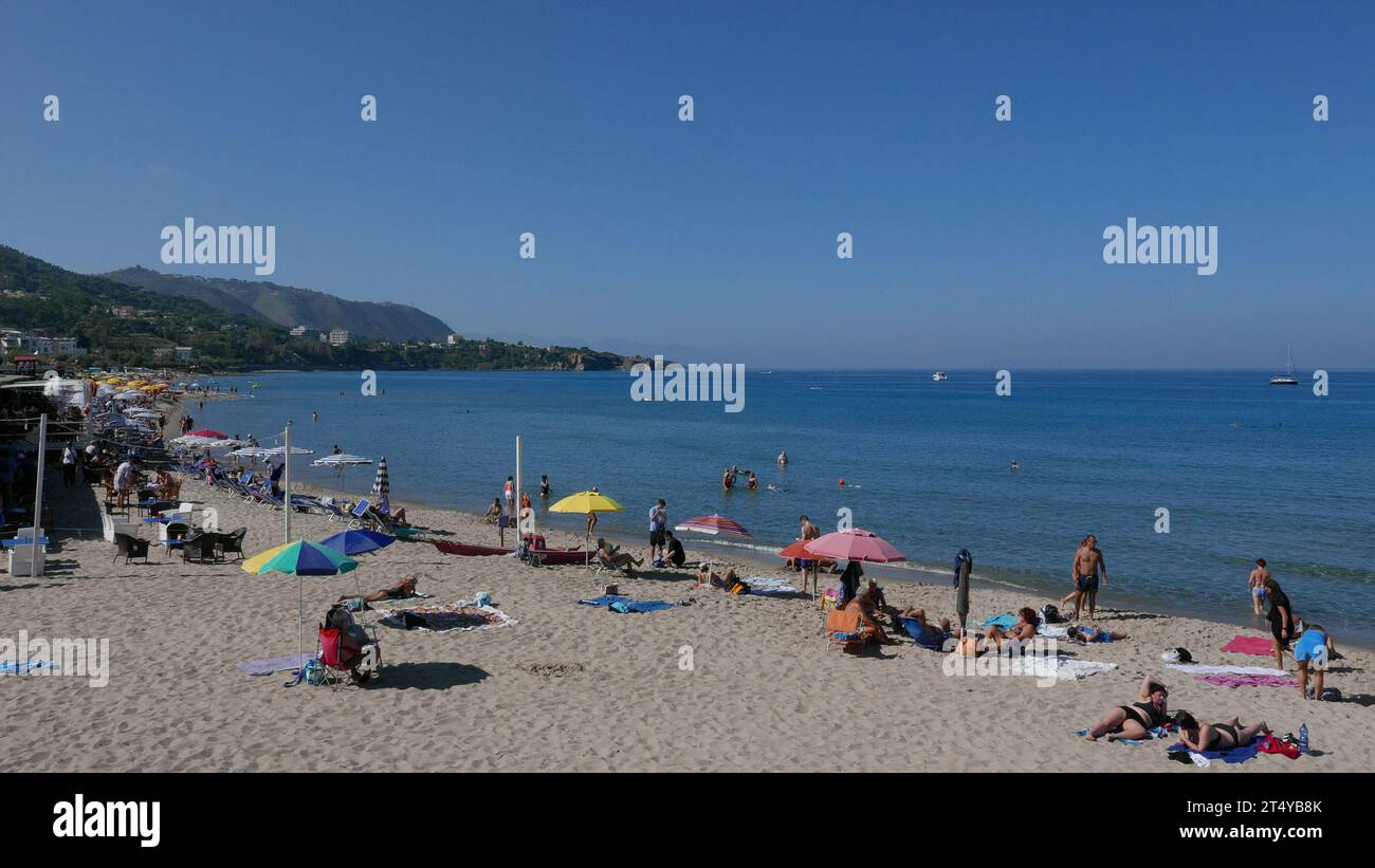 Mass of sunbathers on beach hi-res stock photography and images - Alamy