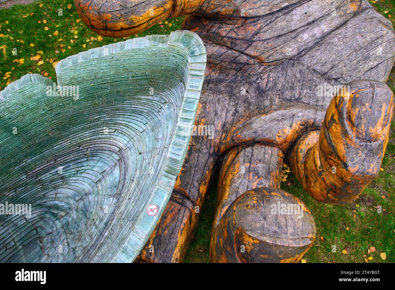 Magdeburg, Germany. 02nd Nov, 2023. The artwork "Glass Ark" stands at ...