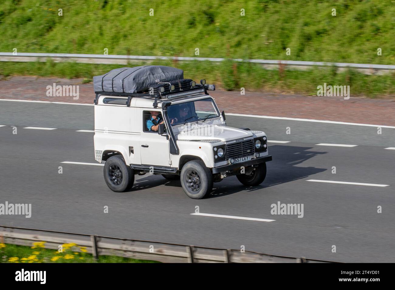 Land rover defender 90 hard top td5 panel van diesel hi-res stock ...