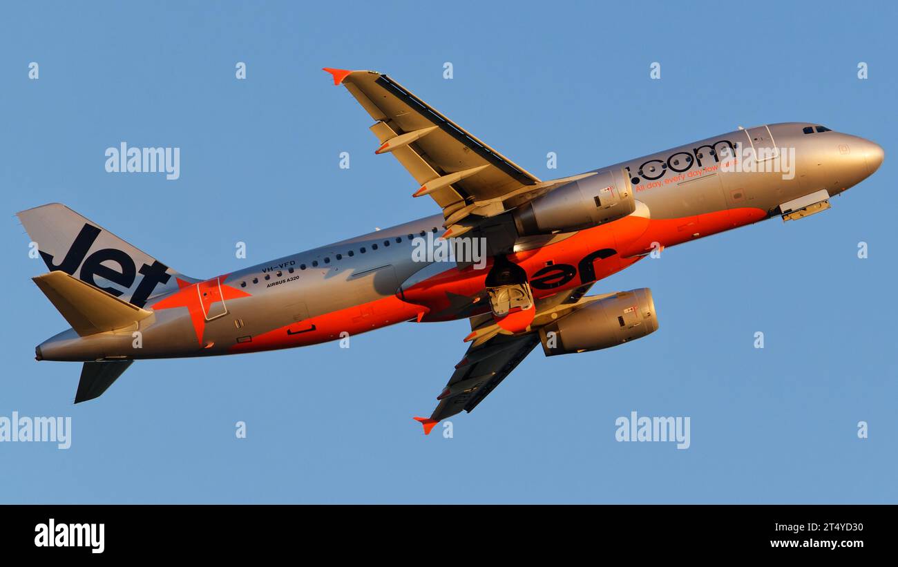 Jetstar Airbus A320 departing from Adelaide Airport Stock Photo - Alamy
