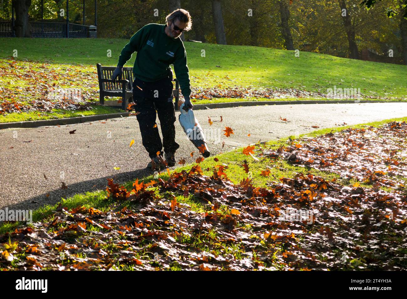 Tidying park hi-res stock photography and images - Alamy