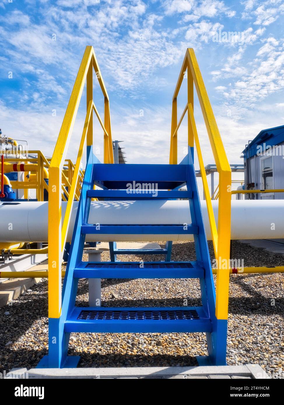Oil pipeline distribution facility hi-res stock photography and images ...