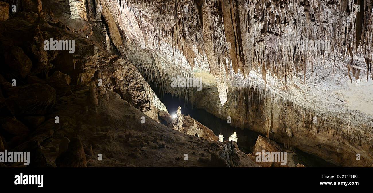 Clusters stalactites hi-res stock photography and images - Alamy