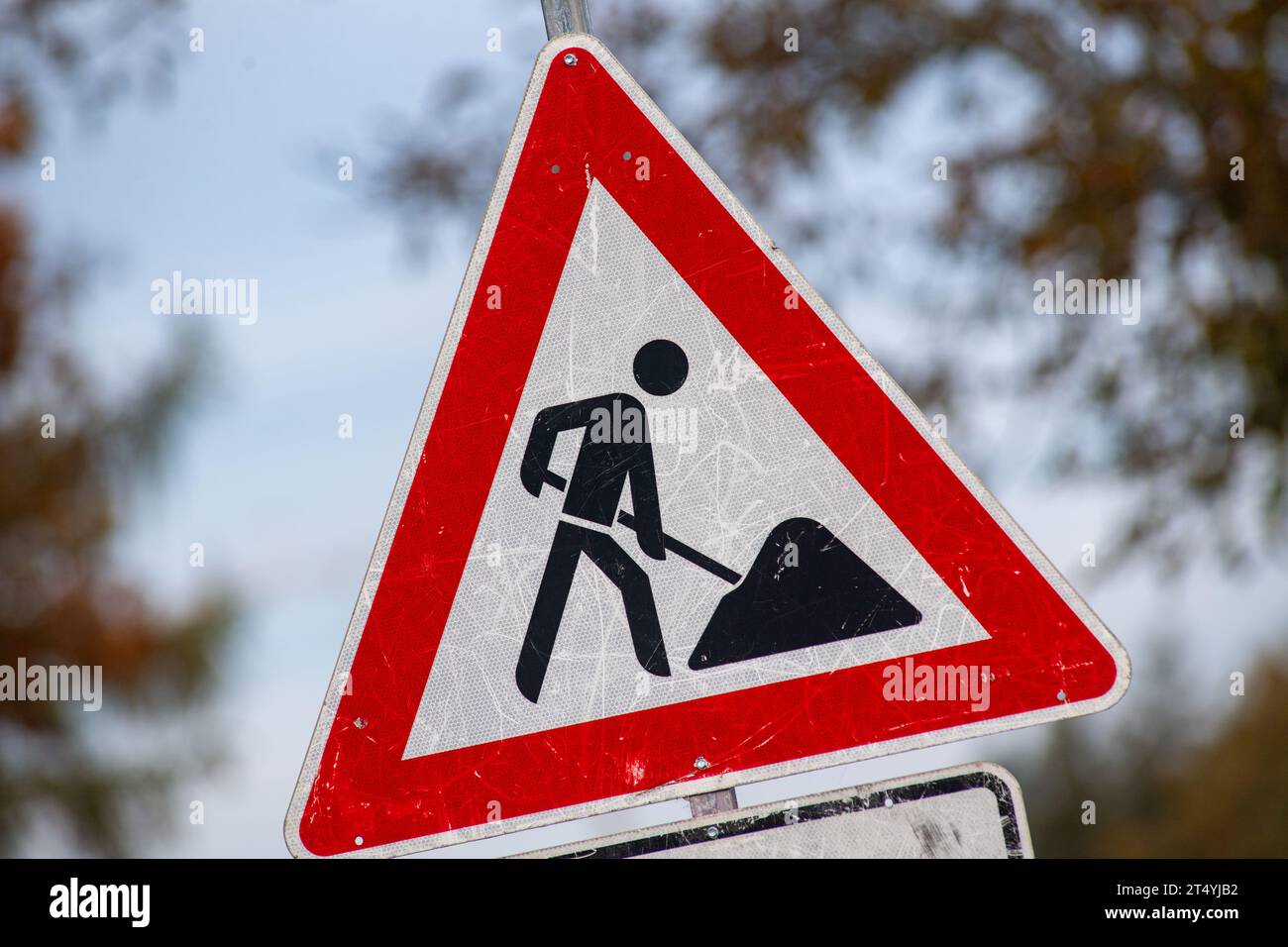 Sauzin, Germany. 02nd Nov, 2023. A scratched sign Danger sign work ...
