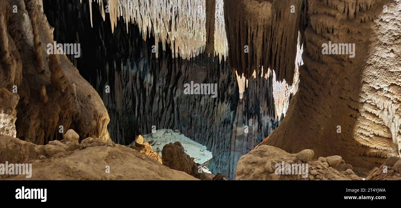 Clusters stalactites hi-res stock photography and images - Alamy