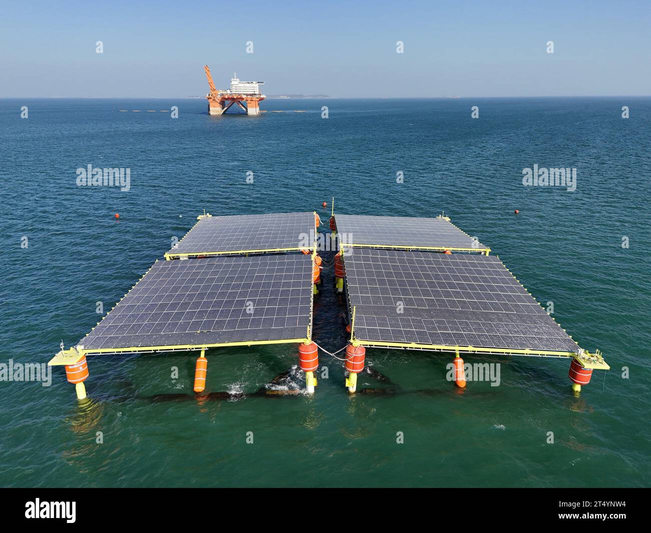 YANTAI, CHINA - NOVEMBER 2, 2023 - A semi-submersible offshore floating photovoltaic power ...