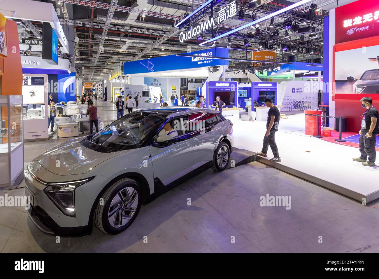 Qualcomm booth hi-res stock photography and images - Alamy