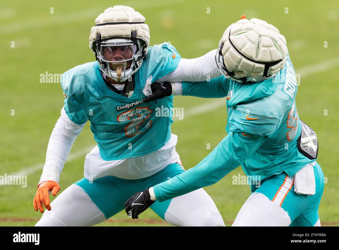 Linebackers hi-res stock photography and images - Alamy