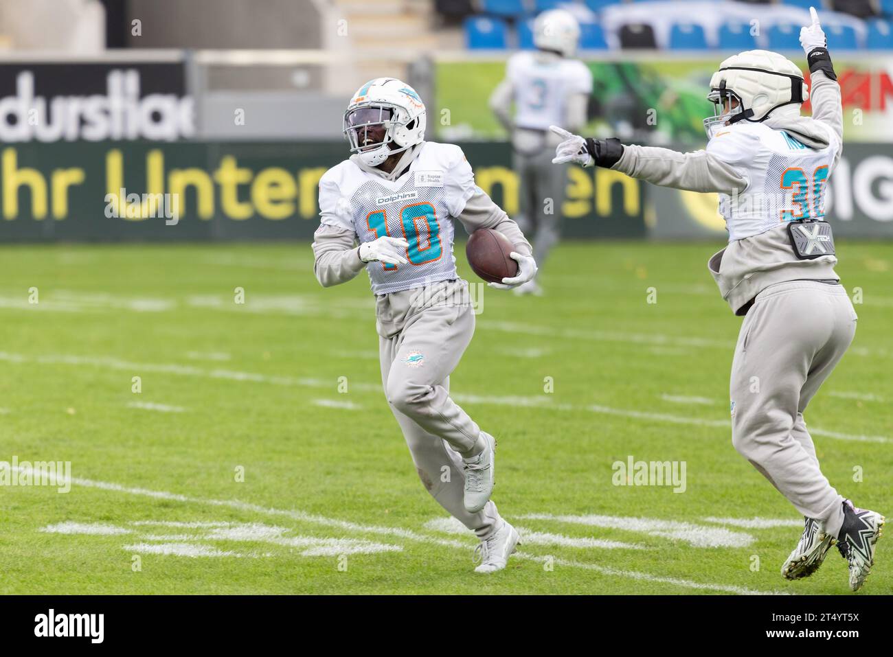 02 November 2023, Hesse, Frankfurt/Main: American Football: NFL, Before ...