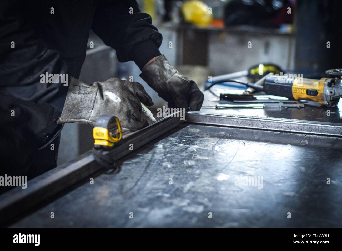 Worker metalworking workshop measuring metal hi-res stock photography ...