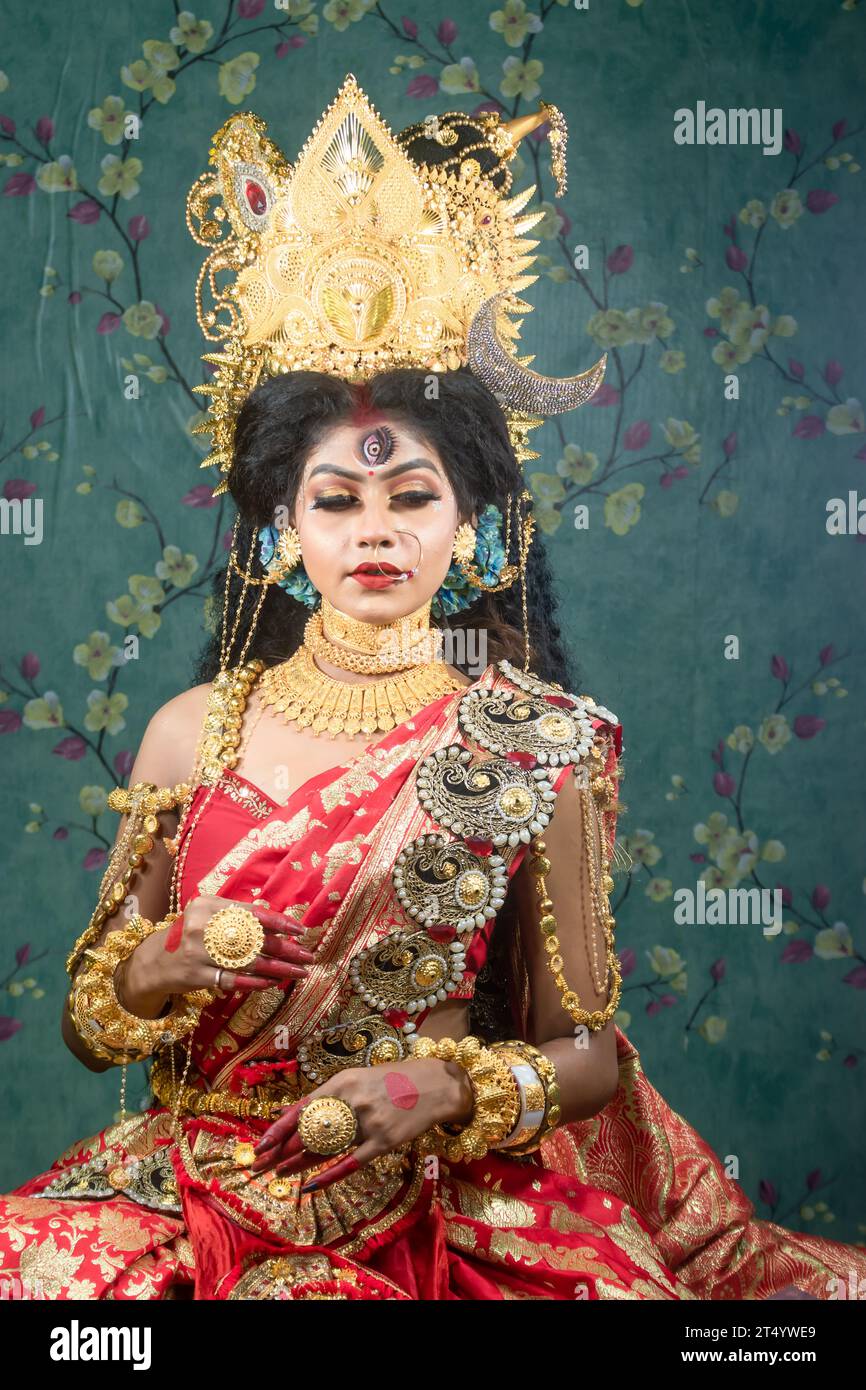 Portrait of beautiful Indian girl of Durga Idol Agomoni Concept Indoor ...