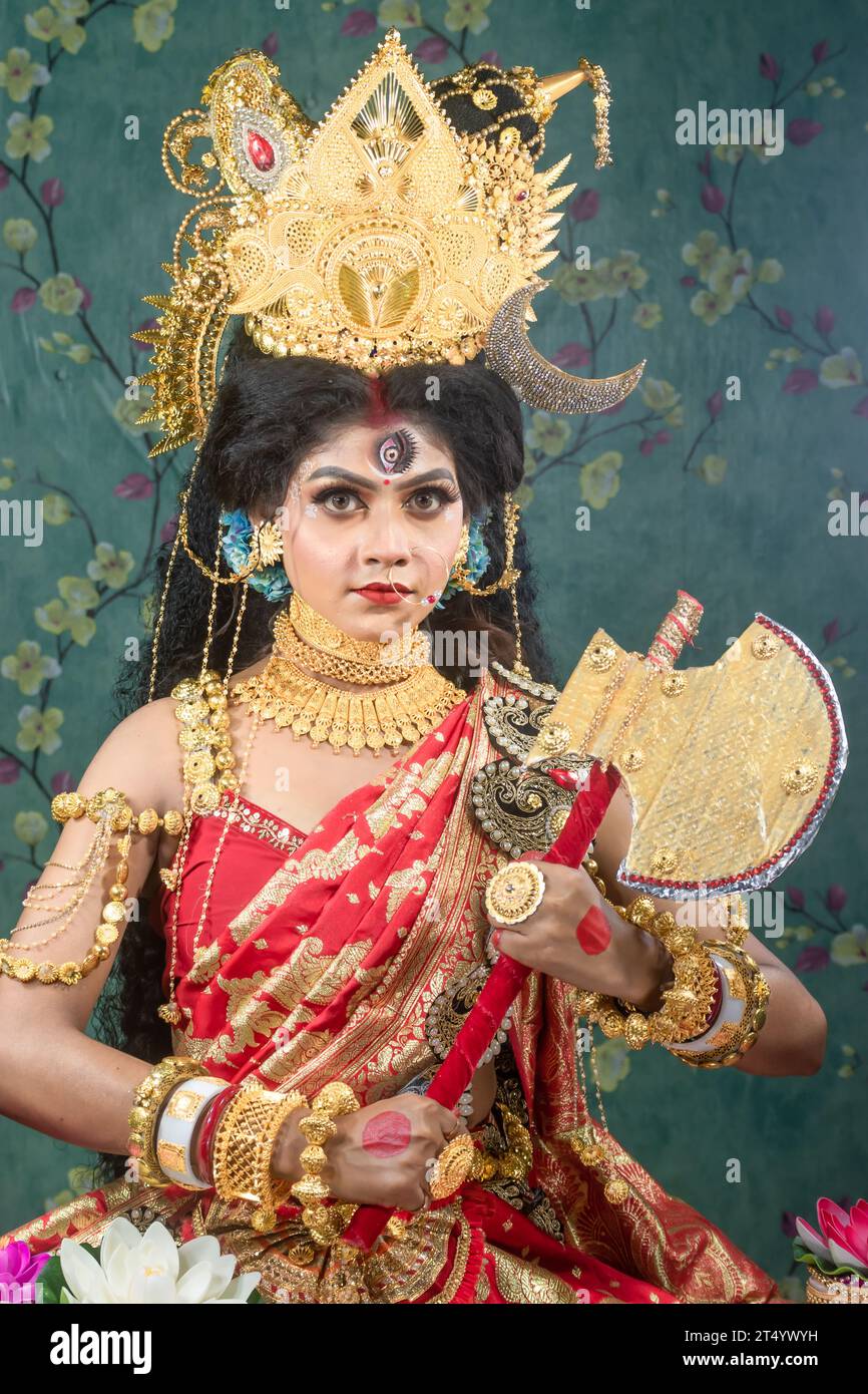 Portrait of beautiful Indian girl of Durga Idol Agomoni Concept Indoor ...
