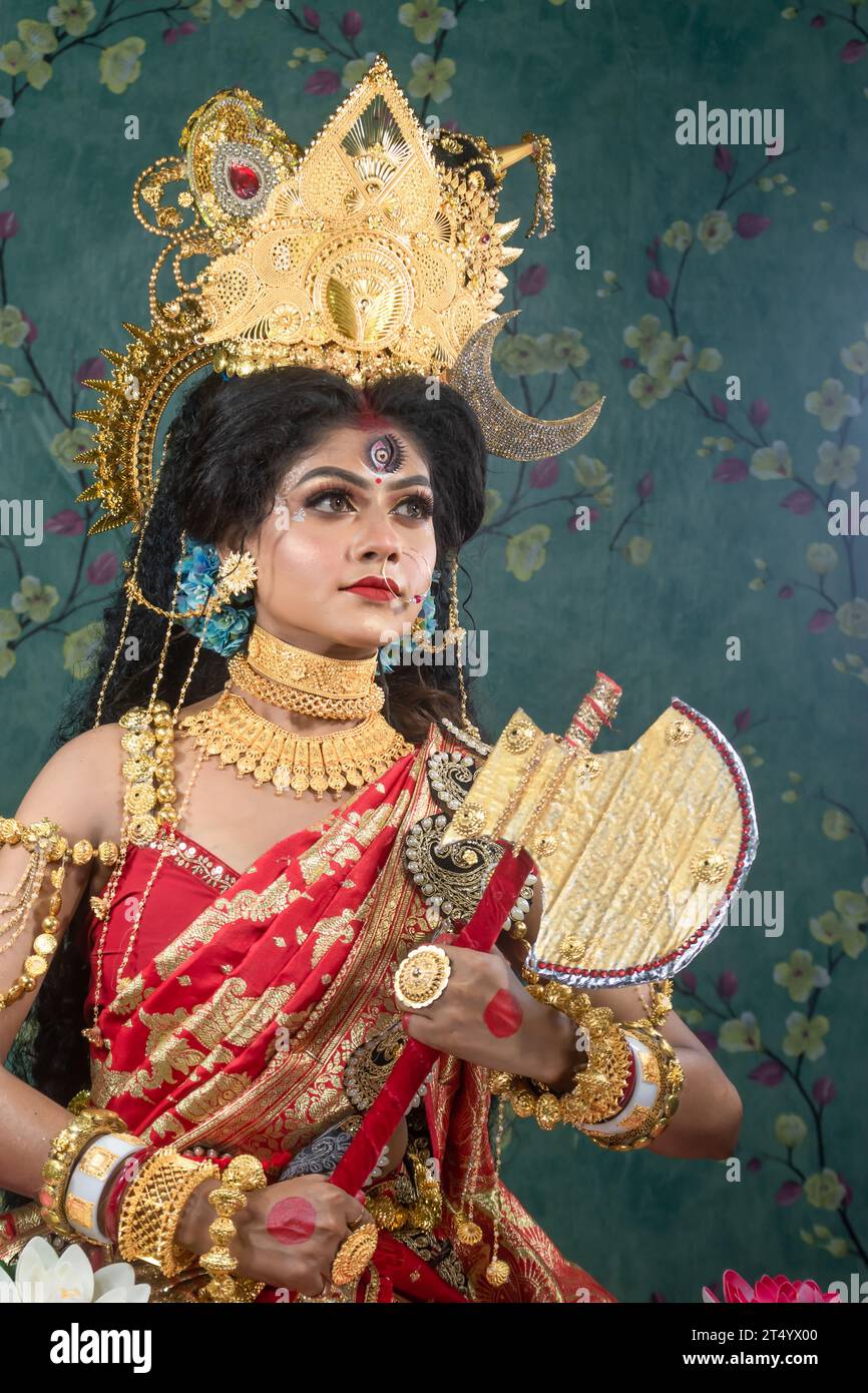 Portrait of beautiful Indian girl of Durga Idol Agomoni Concept Indoor ...