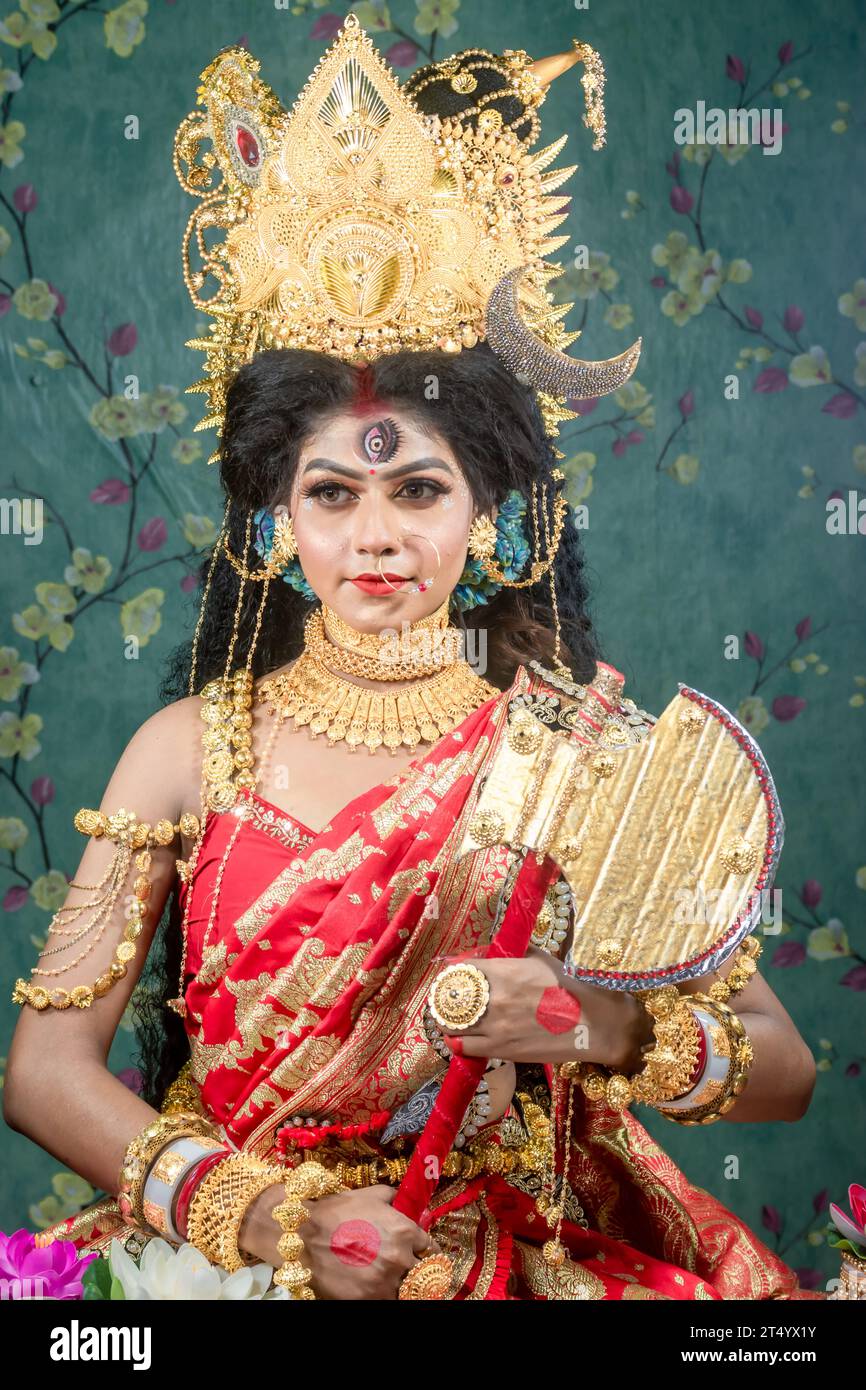 Portrait of beautiful Indian girl of Durga Idol Agomoni Concept Indoor ...