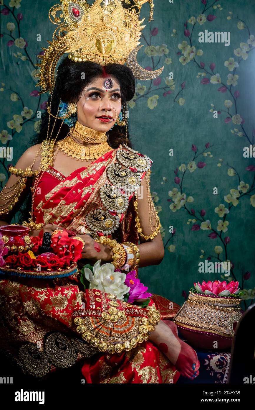 Portrait of beautiful Indian girl of Durga Idol Agomoni Concept Indoor ...