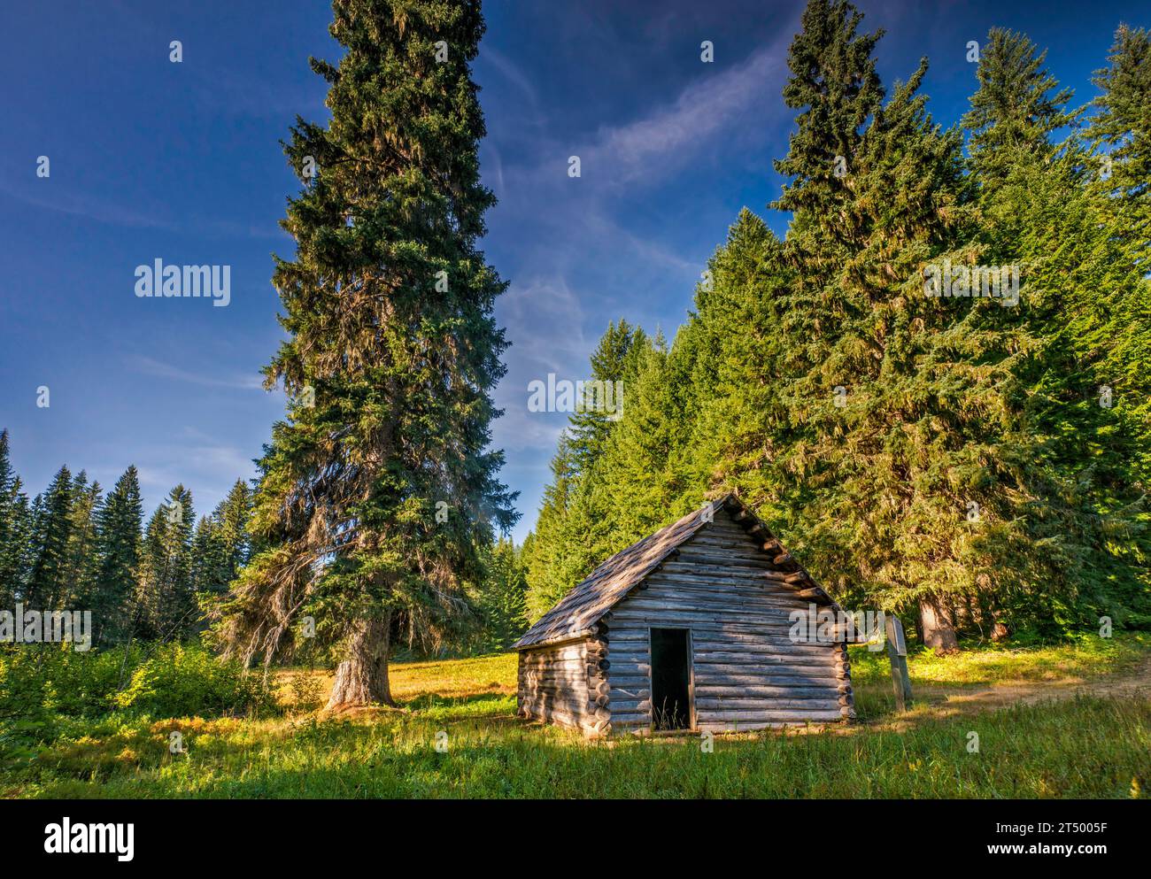 Landis Cabin replica, Box Canyon, Willamette National Forest, Cascade ...
