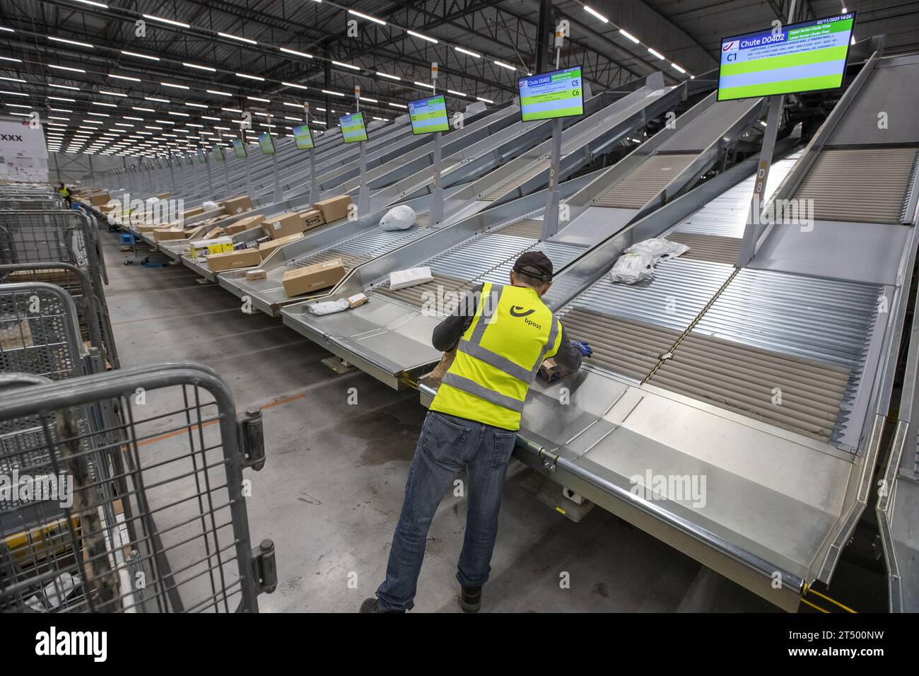 Parcel sorting machine hi-res stock photography and images - Alamy