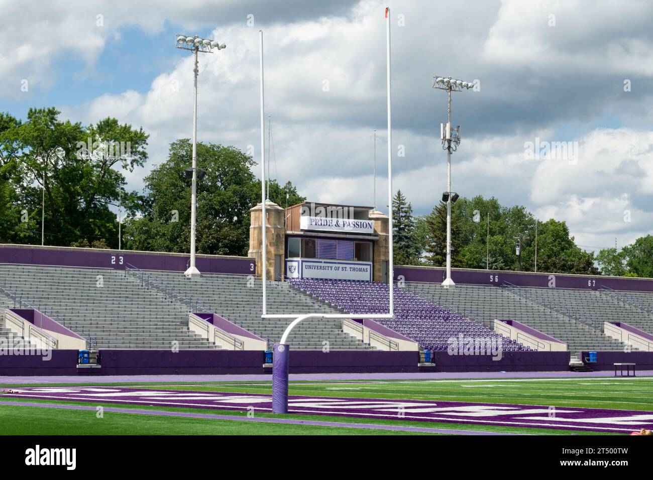 St thomas university football hi-res stock photography and images - Alamy