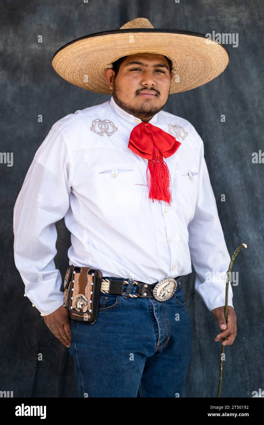 Rebozo hi-res stock photography and images - Alamy