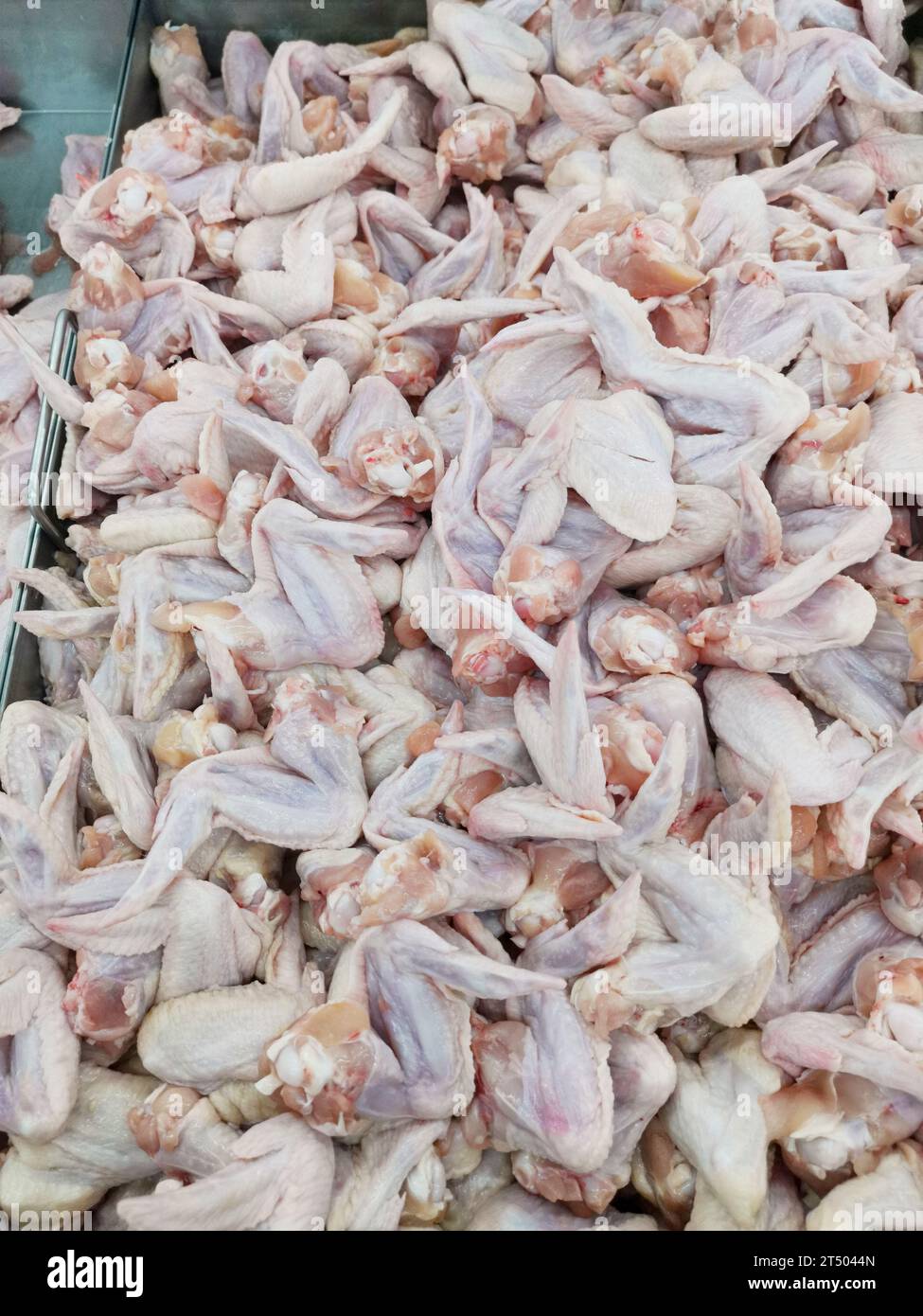 Fresh chicken wings in a market Stock Photo - Alamy