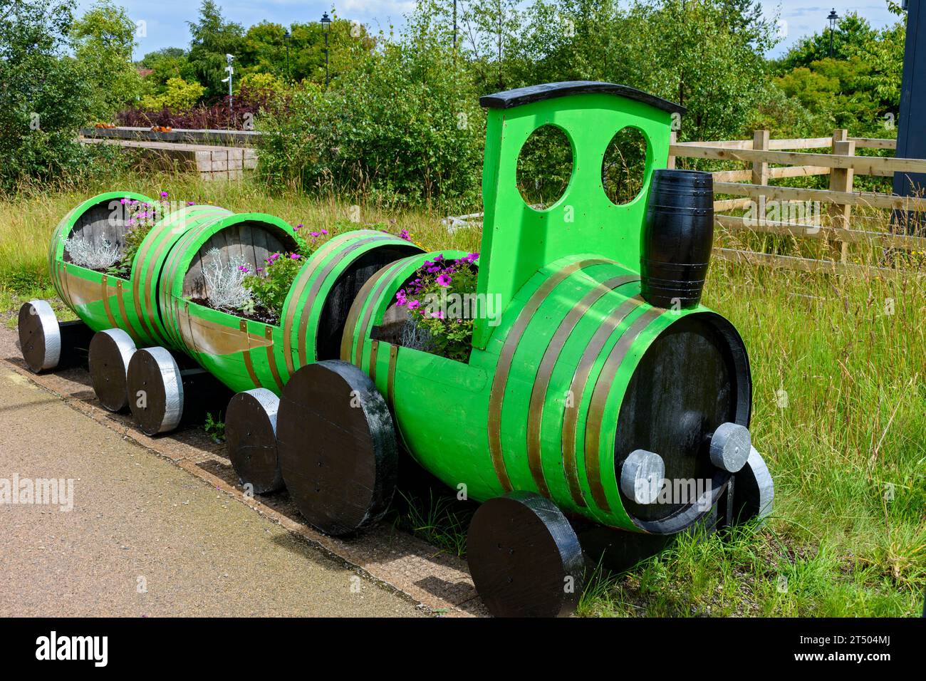 Flower planter hi-res stock photography and images - Alamy