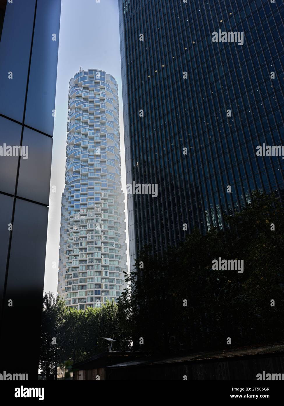 One Park Drive, a skyscraper block of apartments at Canary Wharf ...