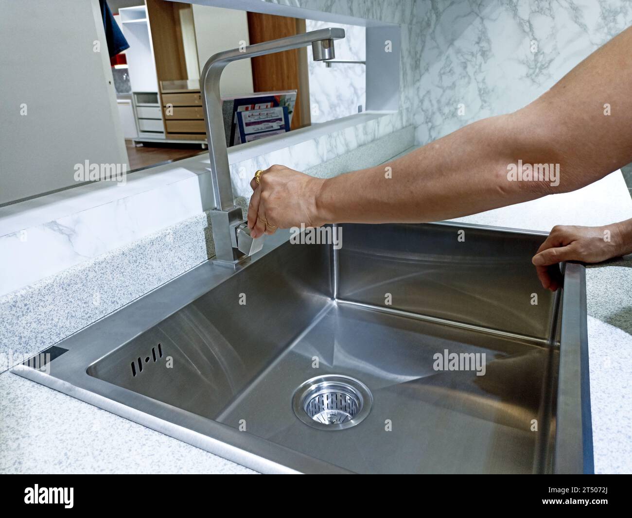 The housekeeper is about to use it. sink, kitchen sink Stock Photo - Alamy
