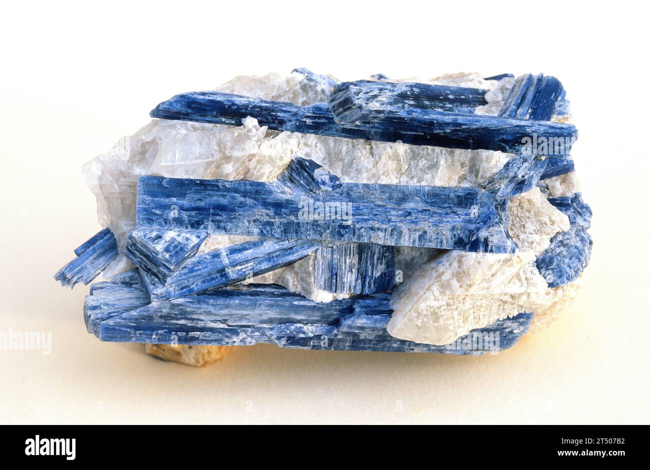 Blue kyanite mineral sample hi-res stock photography and images - Alamy