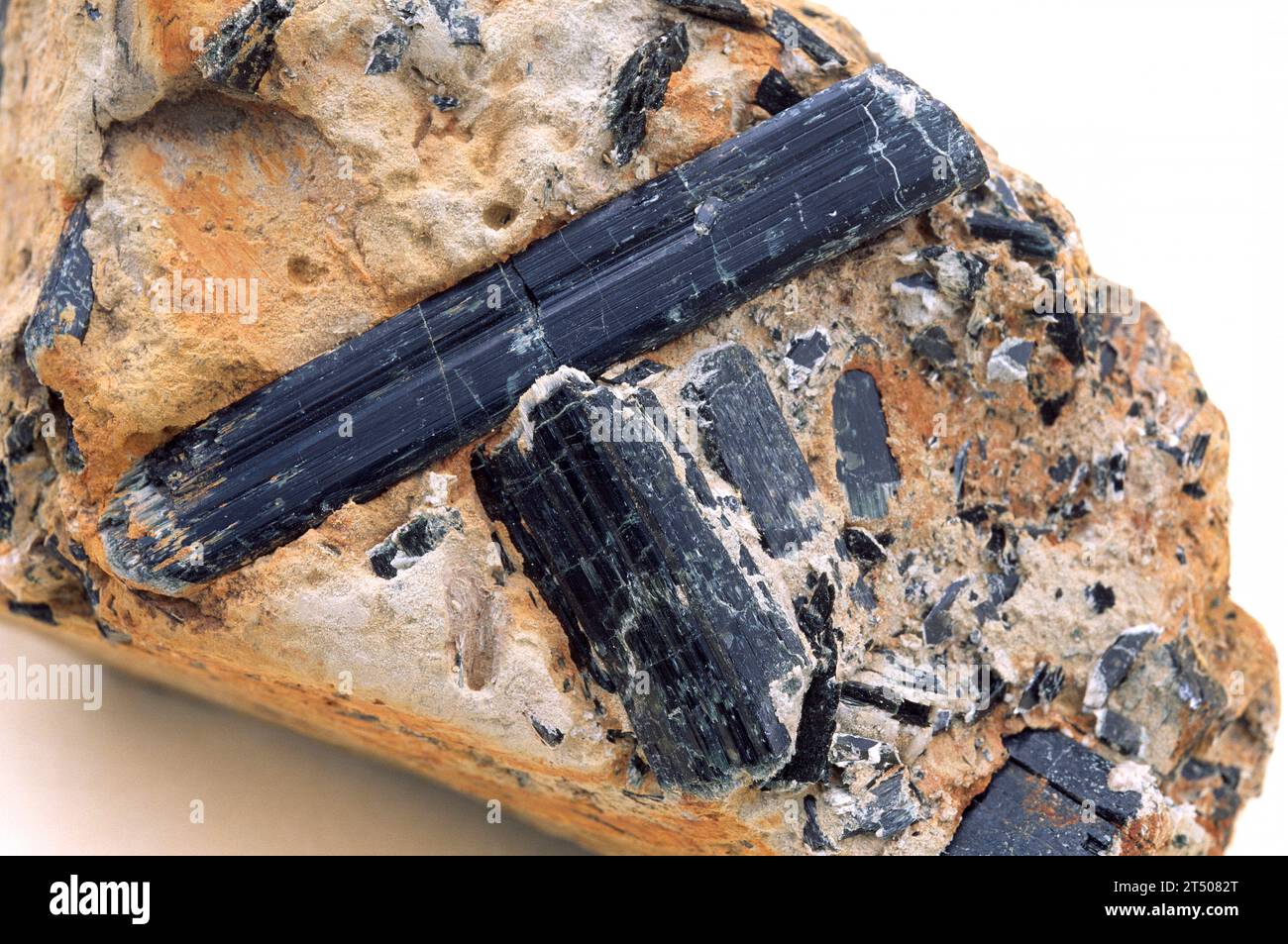 Hornblende is a group of silicates composed by iron, magnesium and ...