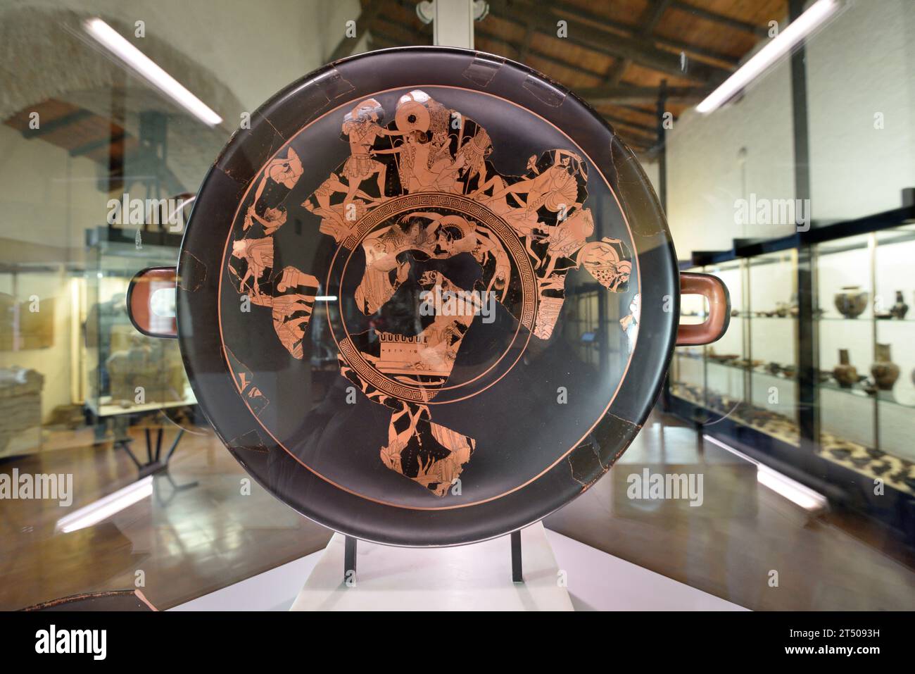 Kylix (wine cup) painted by Euphronios and Onesimos (500-490 BC), Museo ...