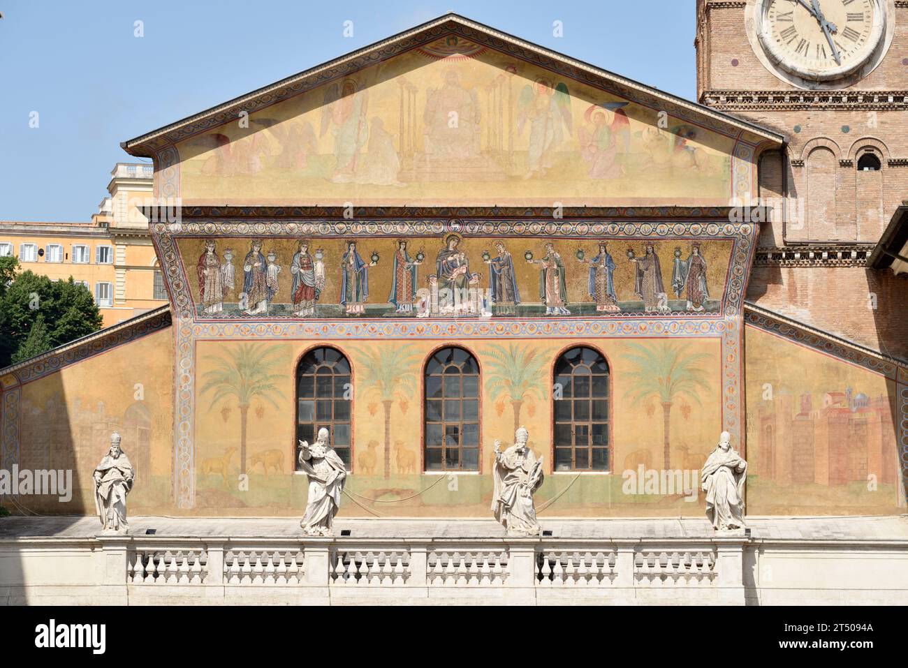 Medieval mosaic on the facade, Basilica di Santa Maria in Trastevere ...