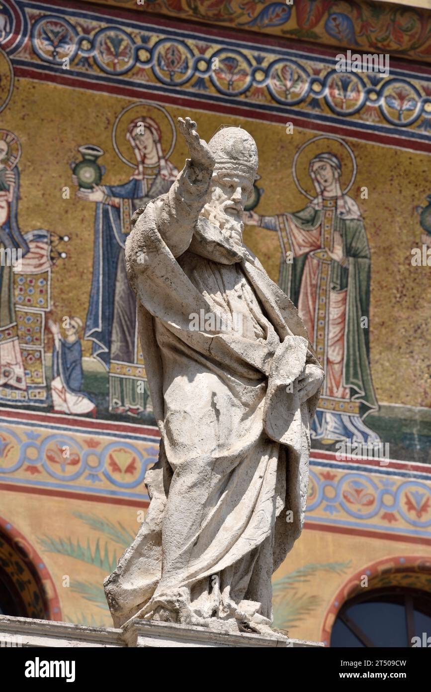 Baroque statue on the balustrade (AD 1702), Basilica di Santa Maria in ...