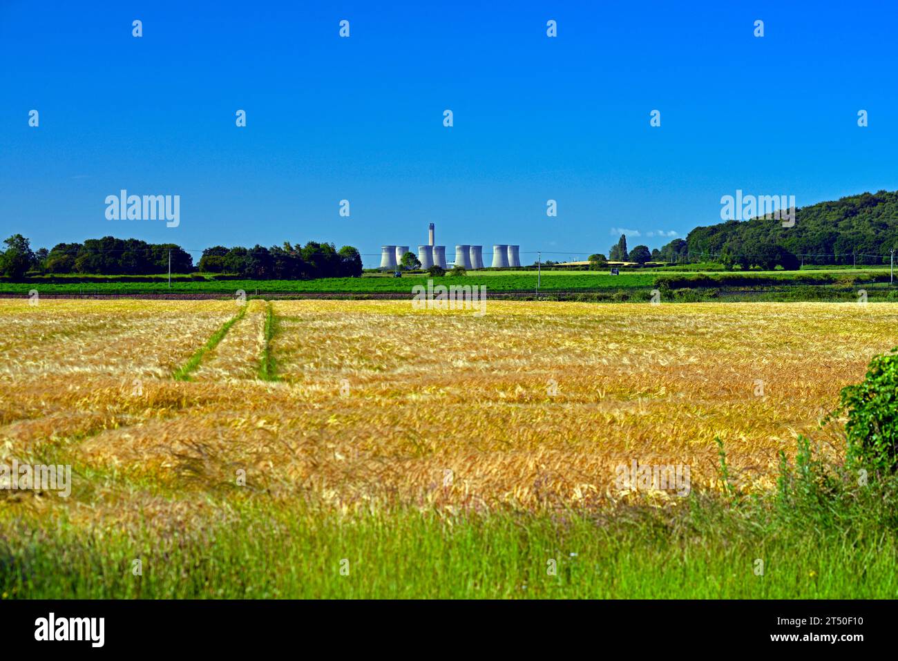 The decommissioned Coal Fired Power Station at Eggborough in North ...
