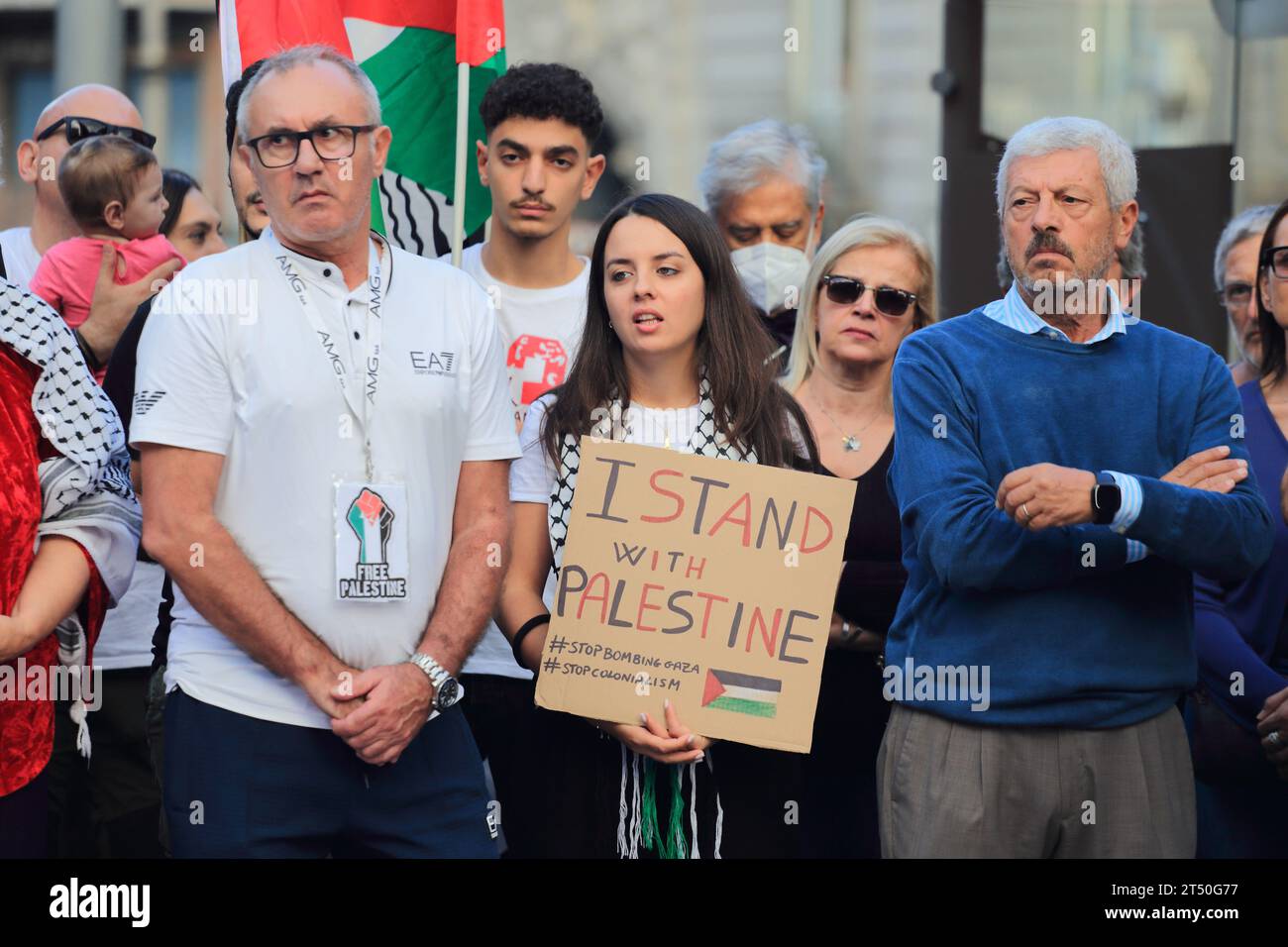 Men and women of Palestinian origin who have been living in Italy for ...