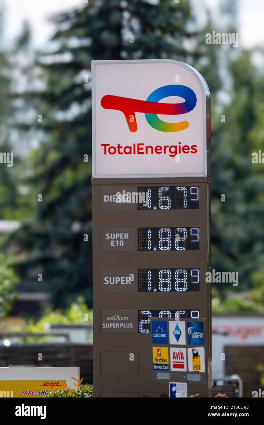 Tankstelle mit preisen hi-res stock photography and images - Alamy