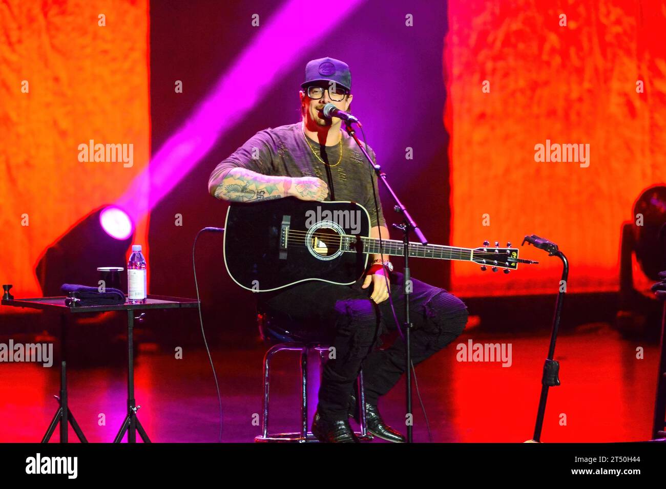 Audacy's stars and strings hi-res stock photography and images - Alamy