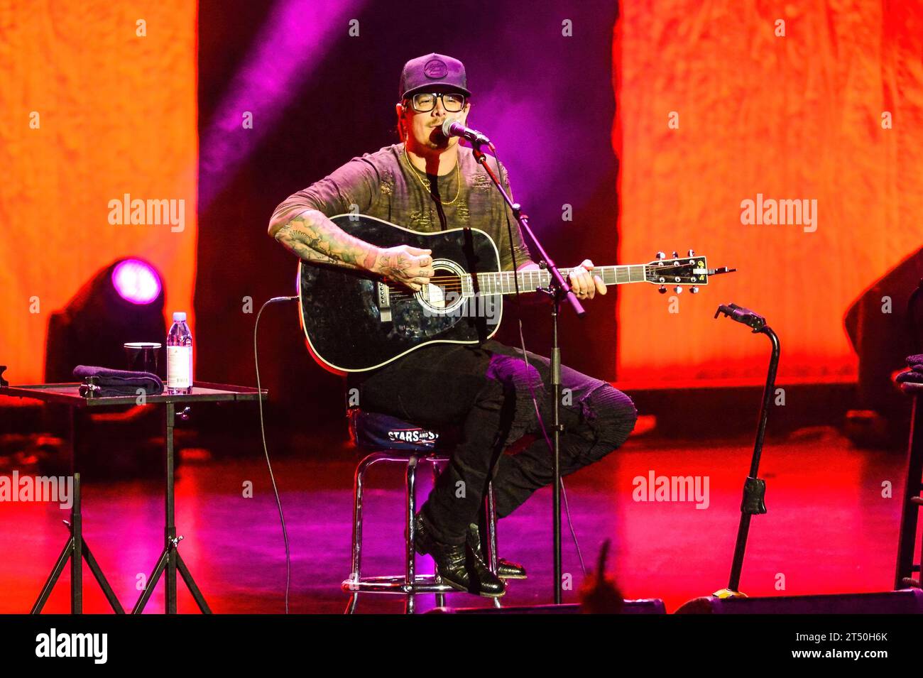 Audacy's stars and strings hi-res stock photography and images - Alamy