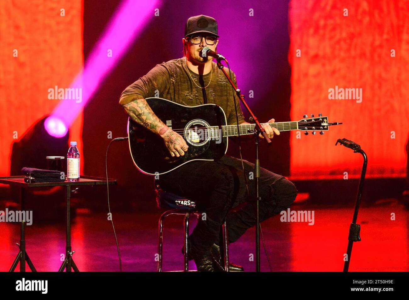 Audacy's stars and strings hi-res stock photography and images - Alamy