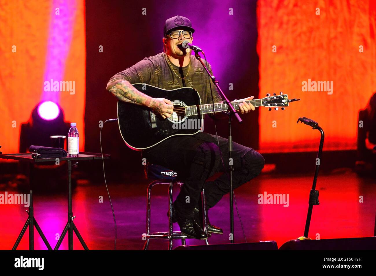 Audacy's stars and strings hi-res stock photography and images - Alamy