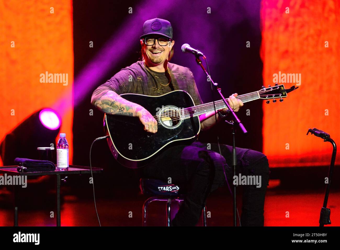 Audacy's stars and strings hi-res stock photography and images - Alamy