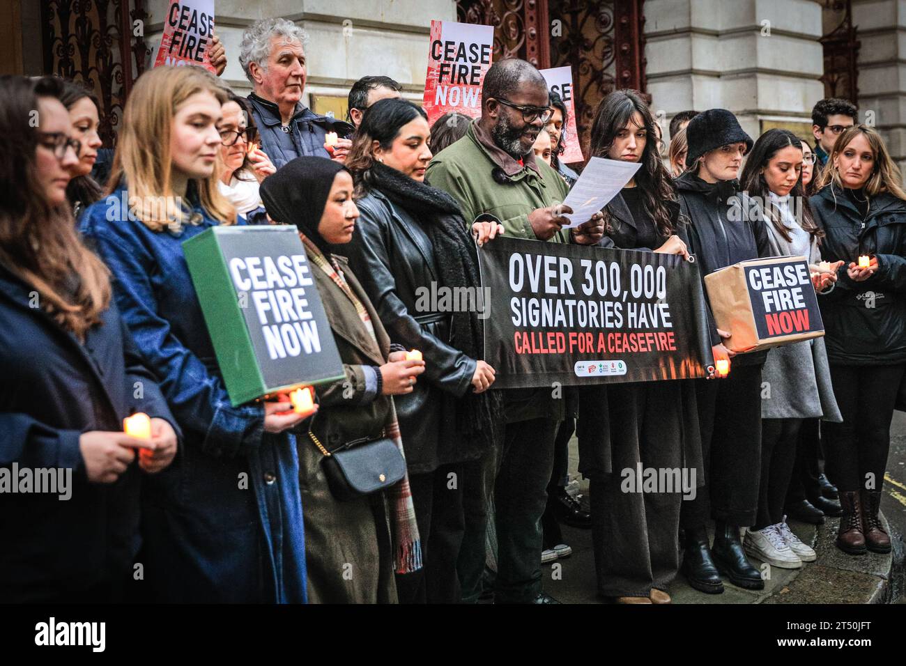 Oxfam and save the children hi-res stock photography and images - Alamy