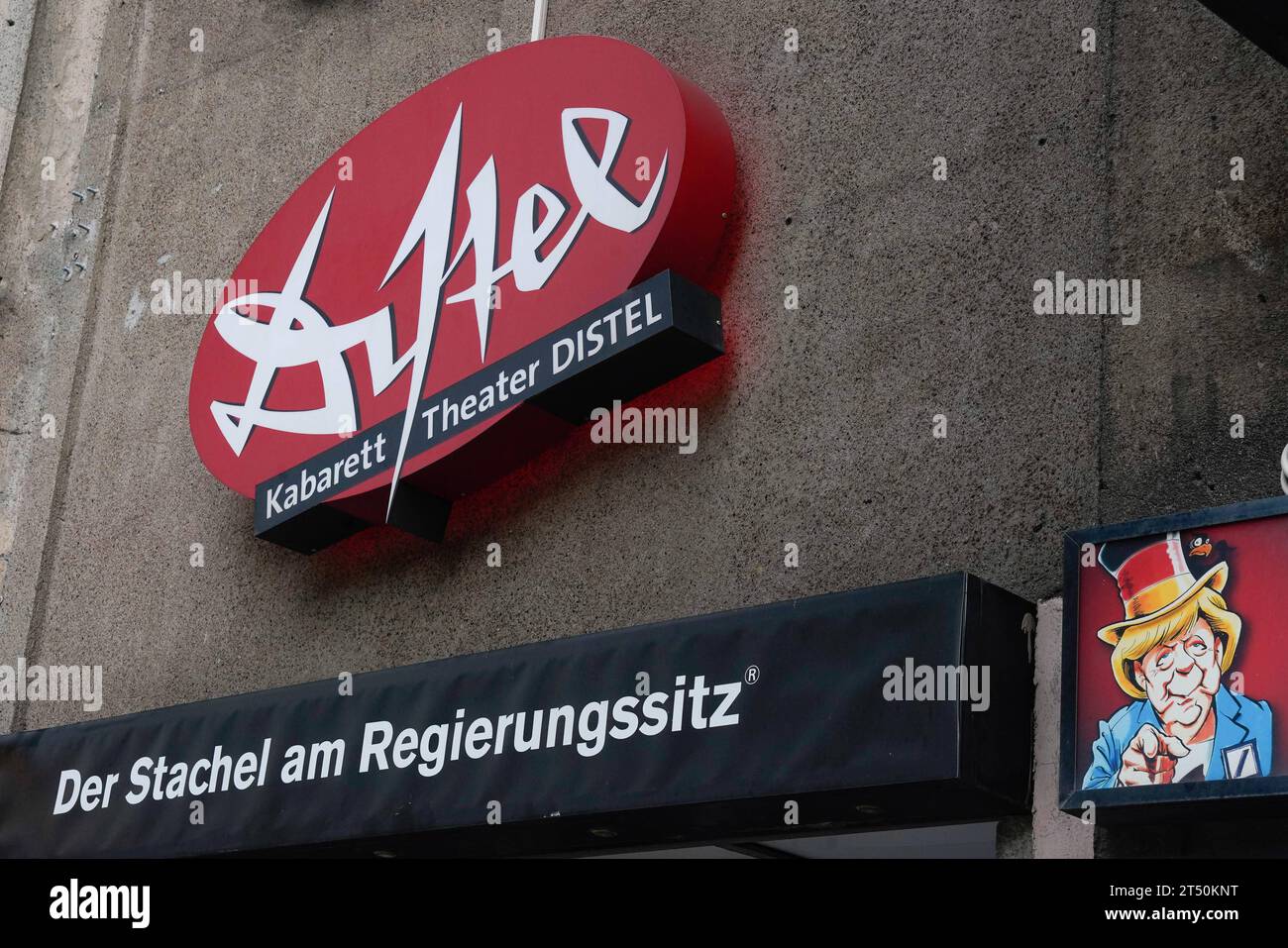 Berlin, Deutschland 2. November 2023: Schriftzug des Kabaretts Distel ...