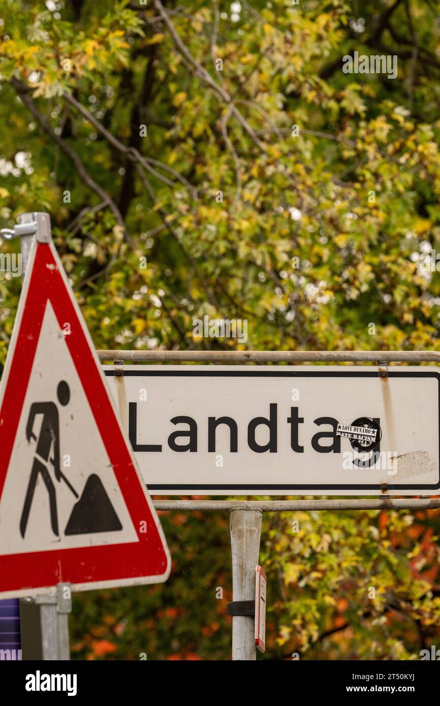 Construction directional signs hi-res stock photography and images - Alamy